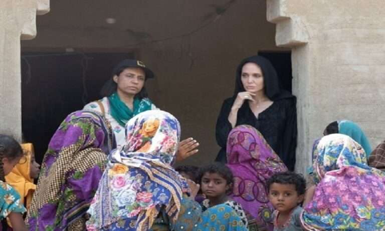 Angelina Jolie visits Egypt-Gaza border to aid refugees